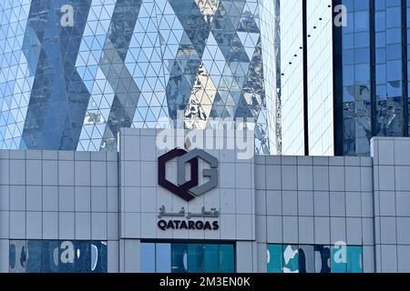 Qatar Gas,Qatargas,logo,company emblem. Established in 1984, Qatargas ...