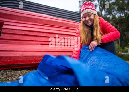 sleeping under a tarp. hiking and camping with a blue tarp in america ...