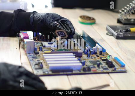 replacement of the chipset cooling system from the computer motherboard ...