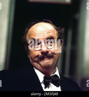 Lach mit Karl Valentin, Fernsehshow mit Monologen, Szenen und Couplets ...