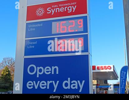 An Esso garage forecourt and Tesco Express shop on Balham High Road in ...