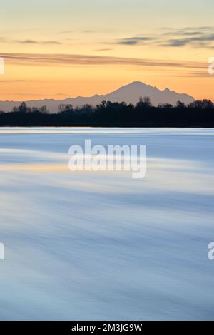 Fraser River Tranquil Dawn. Quiet early morning sunrise on the Fraser ...