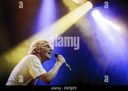 LONDON, ENGLAND: Tim Burgess, singer of the band The Charlatans ...