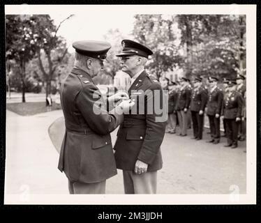 Officer , Military parades & ceremonies, Military officers, Podiums ...