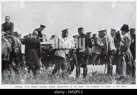 Tsar Nicholas II of Russia with army officers Stock Photo - Alamy