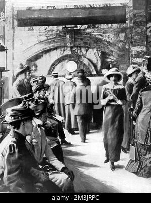 Scanning the fateful lists for news : relatives and friends of ...