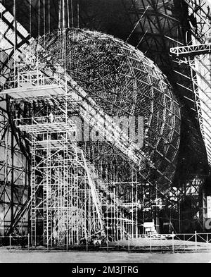 Under construction, the Zeppelin LZ 129 Hindenburg framework Stock ...
