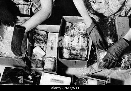 Preparing Red Cross food parcels Stock Photo - Alamy