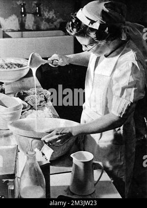 Preparing Red Cross food parcels Stock Photo - Alamy
