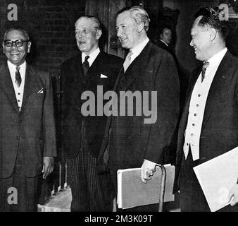 THE COMMONWEALTH SECRETARY DUNCAN SANDYS IN ACCRA WITH GHANA FOREIGN ...