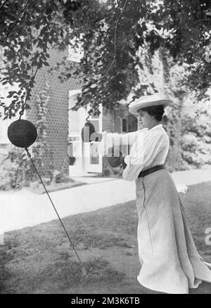 The Actress Miss Lily Elsie in the role of 'Alice' in 'The Dollar ...