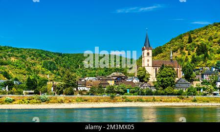 Landscape of Lorch town in the Rhine Gorge with St. Martin Church in ...