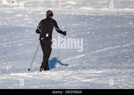Sonnenberg, Germany. 16th Dec, 2022. The hot air balloon "Brockenballon ...