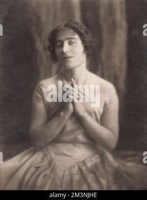 Lady Elizabeth Bowes-Lyon Stock Photo - Alamy