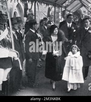 Cambridge-Abel Smith Balcombe wedding,1931 - bridesmaids Stock Photo ...