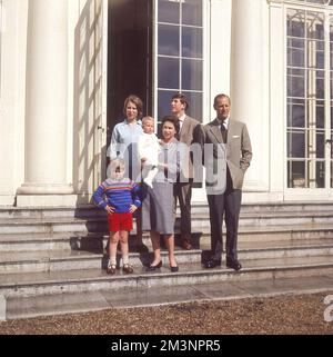Queen Elizabeth II and family at Frogmore, 1965 Stock Photo - Alamy