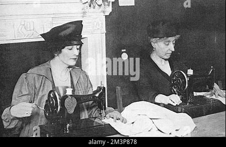 Mrs Alfred Duggan, born Grace Elvina Hinds (1879 - 1958), daughter of ...