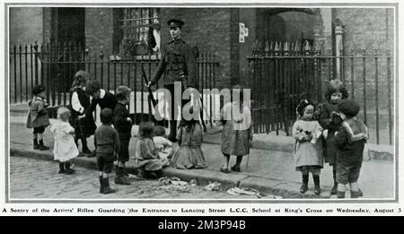 The Territorial Army London Regiment on exercise at Wretham Camp ...