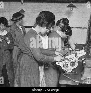 Women at a car mechanics class,WW1 Stock Photo - Alamy