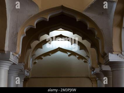 Pillared hall of Thirumalai Nayakar Palace, Tamil Nadu, Madurai, India ...