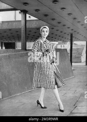 French Fashion Models 1950s Stock Photo - Alamy