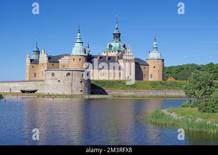 Kalmar Castle reflected in the water, Renaissance castle, Kalmar ...