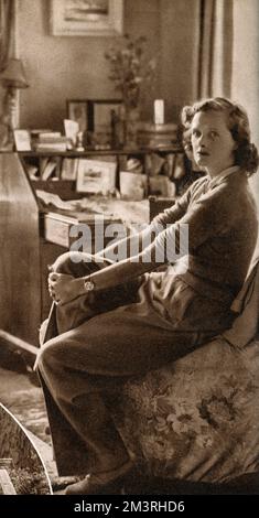 Daphne du Maurier at their Cornish home, Menabilly, 1945 Stock Photo ...