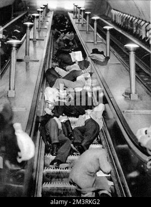 WW2 1940's Underground Station shelter London Blitz.. Tube station ...