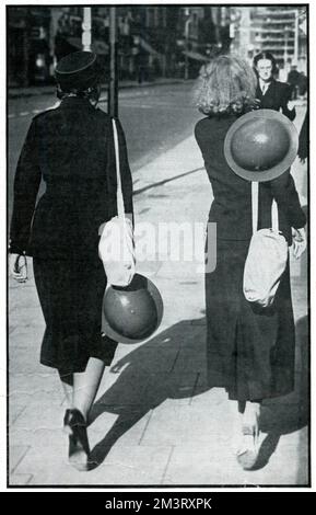 World War II Fashion 1939 dresses Stock Photo - Alamy