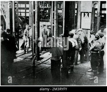 Cadeby colliery pit explosion disaster rescue party 1912 Stock Photo ...