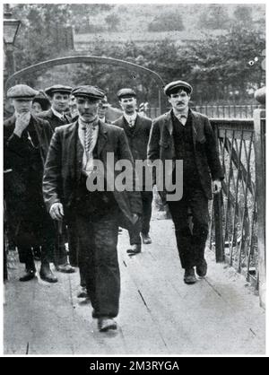 Cadeby colliery pit explosion disaster rescue party 1912 Stock Photo ...