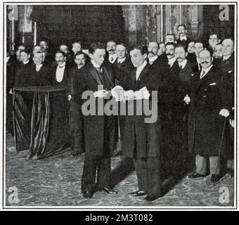 Houdini - handcuff challenge at the Hippodrome Stock Photo - Alamy