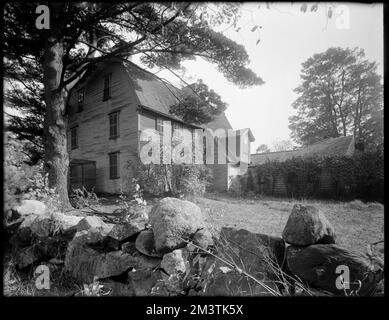 Side view of Old Manse near stone wall, Concord, Mass. , Dwellings ...