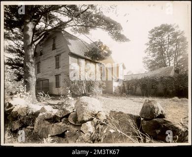 Side view of the historic Old Manse house with rich blooming garden in ...