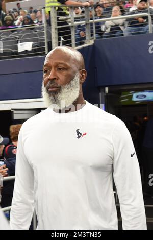 Houston Texans head coach Lovie Smith during the NFL football game ...
