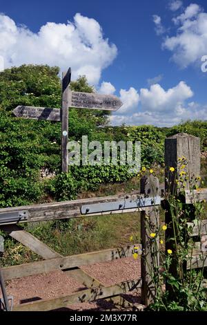 Signpost and gate along a public footpath Stock Photo - Alamy