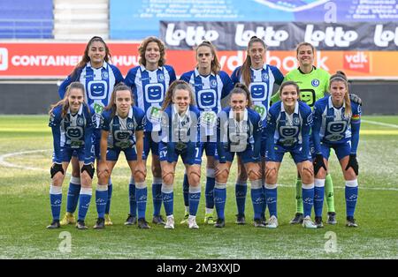 players of Gent with Fleur Van Daele (16) of AA Gent, Lotte Engels (6 ...