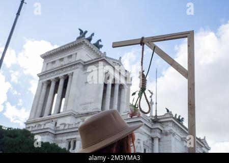 Protest of Iranian students living in Rome against the repression by ...