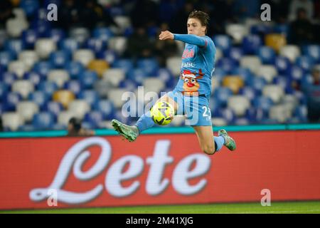 NAPLES, ITALY - DECEMBER 17: Alessio Zerbin of SSC Napoli in action ...