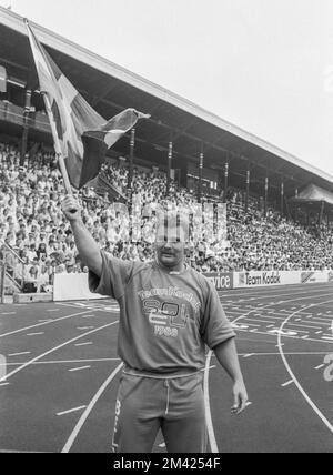 STEFAN FERNHOLM Swedish discus athlete in athletics with Swedish flag ...