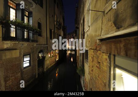 Venice by night, Venezia di notte Stock Photo - Alamy