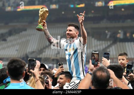 Argentina captain Lionel Messi celebrate with the FIFA World Cup Trophy ...