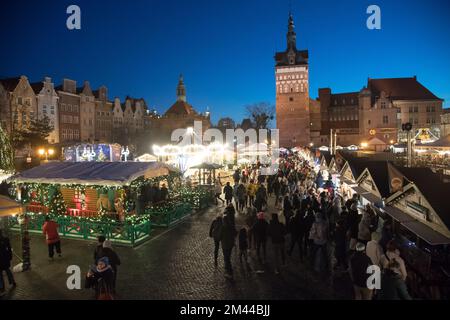 Gdansk, Poland. 18th December 2022. Christmas decorations in Old Town ...