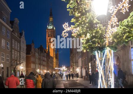 Gdansk, Poland. 18th December 2022. Christmas decorations in Old Town ...