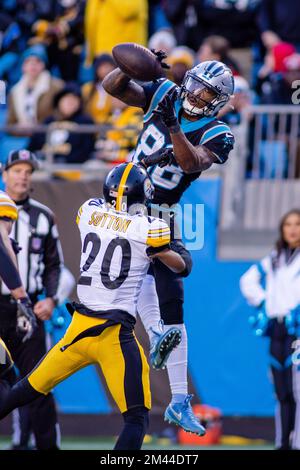 Pittsburgh Steelers cornerback Cameron Sutton (20) warms up before an ...