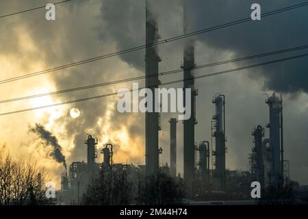 Ruhr Oel petroleum refineries in Gelsenkirchen, Scholven, NRW, Germany ...