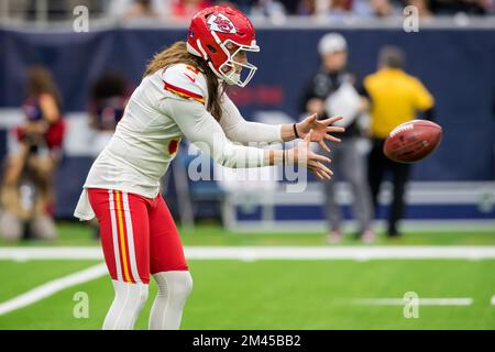 Kansas City Chiefs punter Tommy Townsend punts against the Las Vegas ...