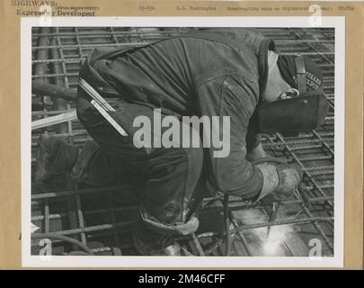 Construction Work on Whitehurst Freeway. Original caption: Construction ...
