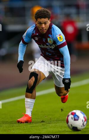 Manuel Benson #17 of Burnley during the Sky Bet Championship match ...