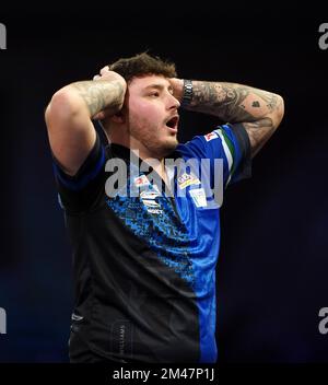 Niels Zonneveld in action against Darren Webster (right) on day three ...